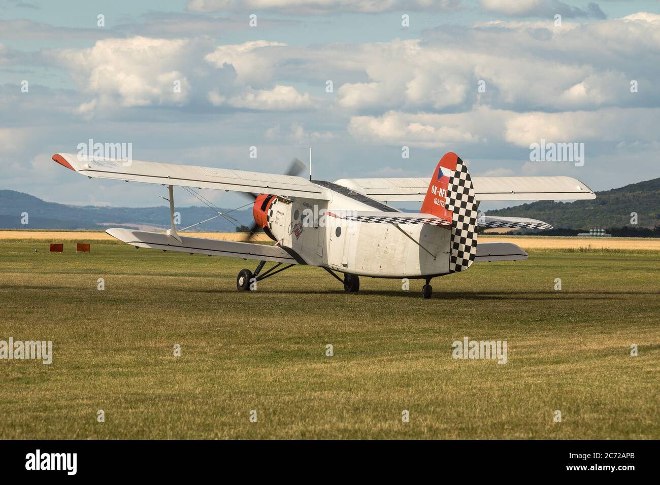Cockpit Antonov An 2 Biplane Banque d'image et photos - Alamy