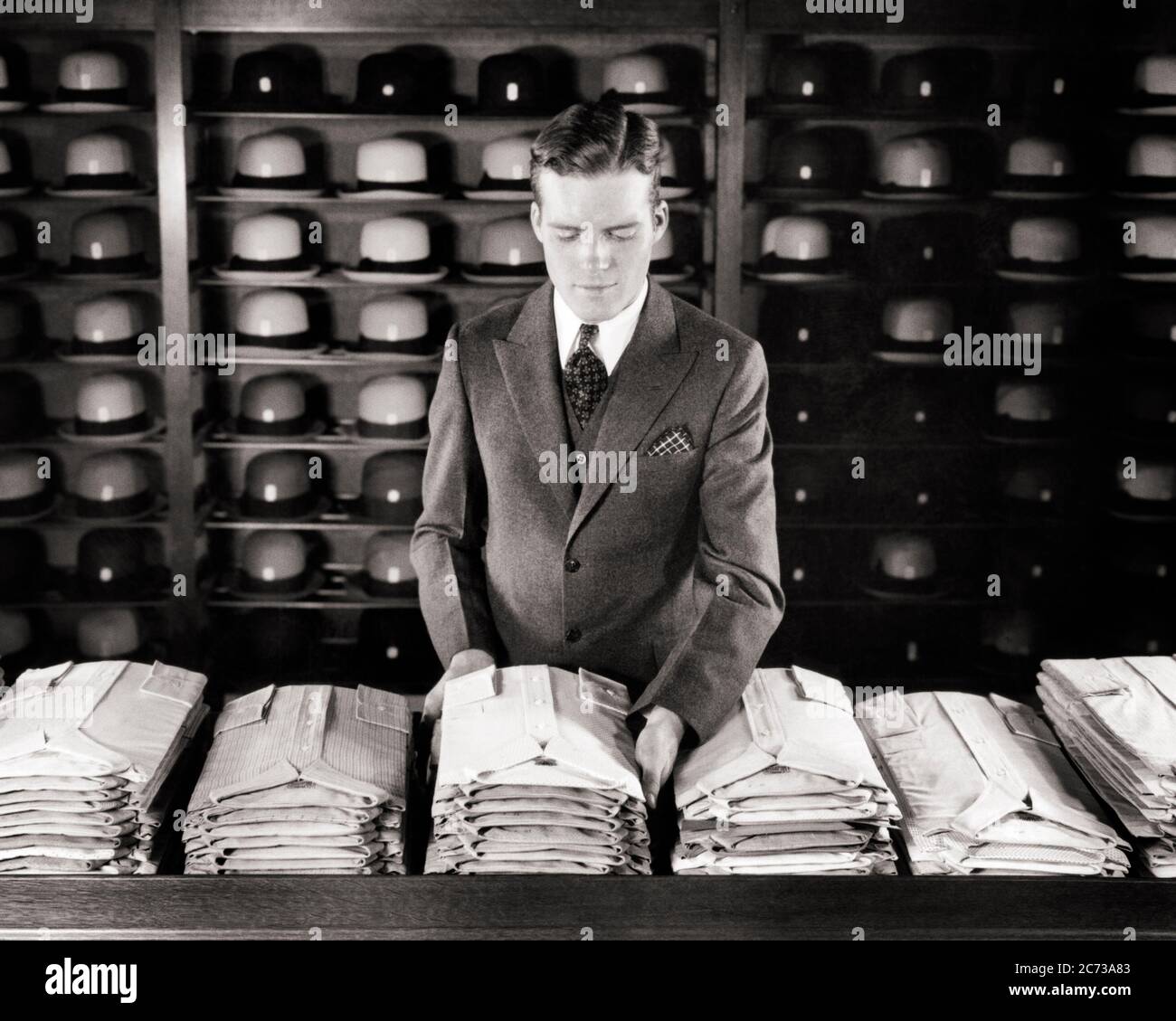 Mode masculine des années 1940 Banque de photographies et d’images à haute résolution - Alamy