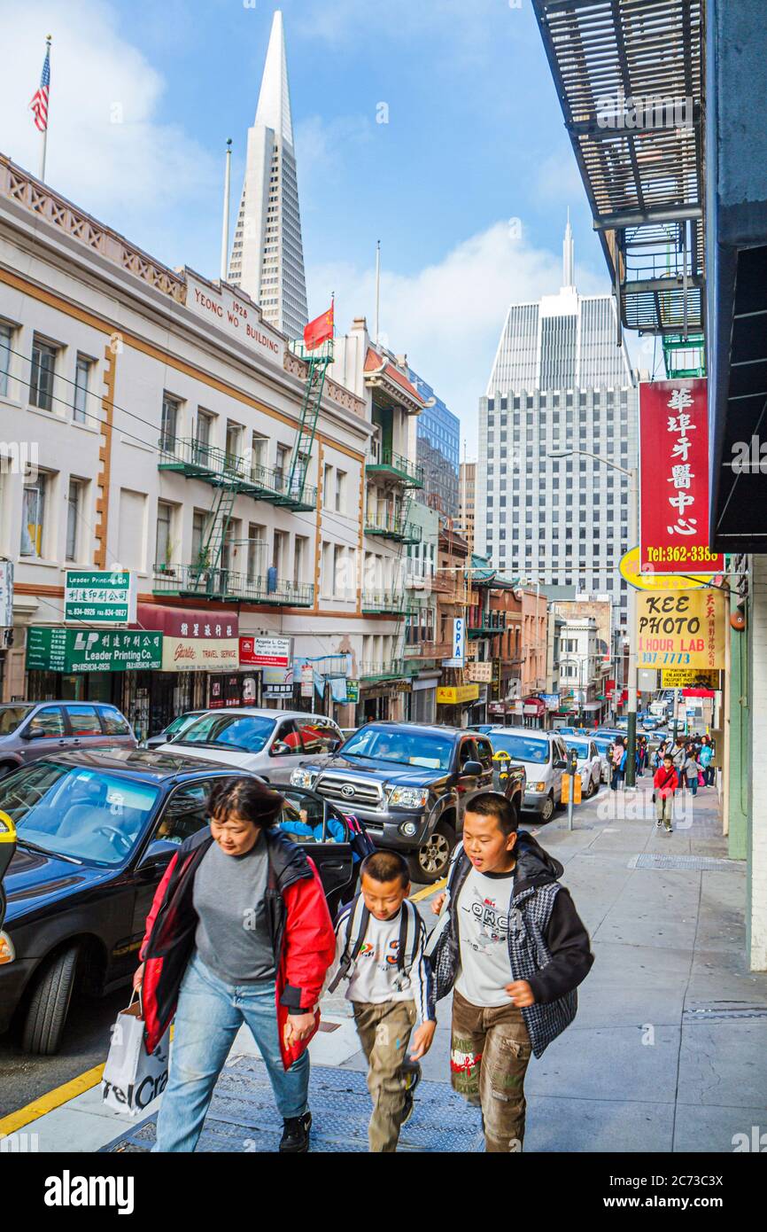Le trottoir de la rue Banque de photographies et d’images à haute ...