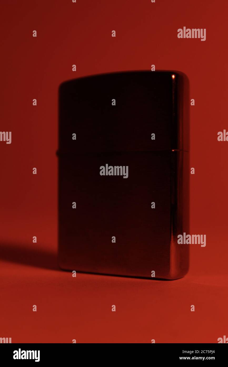 éclair rouge Banque de photographies et d’images à haute résolution - Alamy