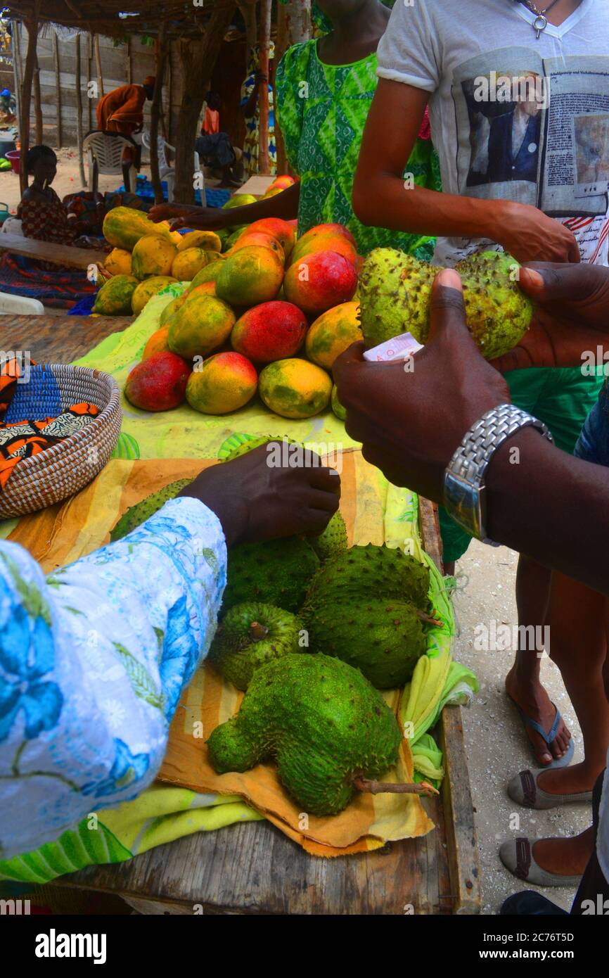 Marché aux fruits dakar Banque de photographies et d’images à haute ...