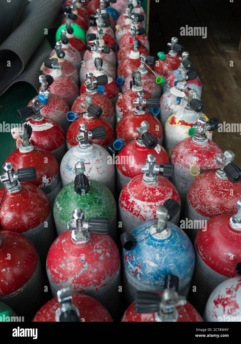 Oxygen tanks Banque de photographies et d’images à haute résolution - Alamy