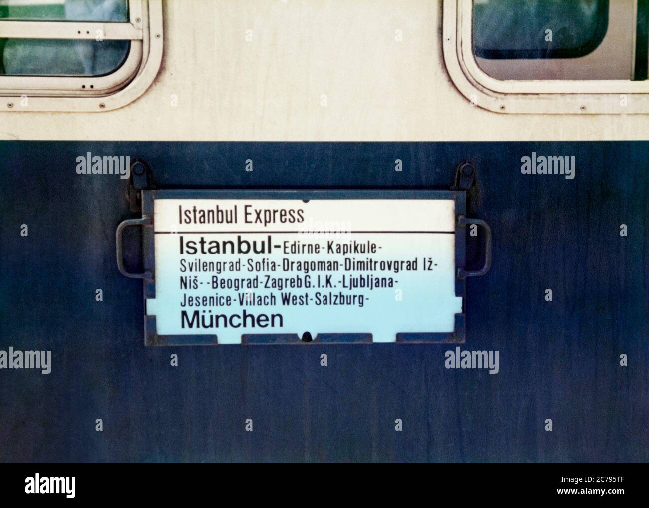 L'Istanbul Express. Panneau indiquant la destination et les détails du ...