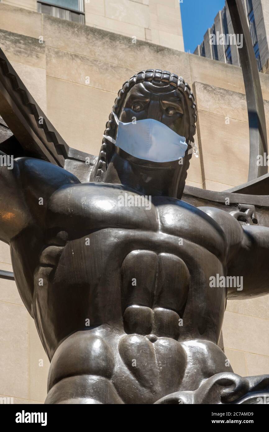 Ancien atlas de titan grec tenant les cieux Banque de photographies et ...