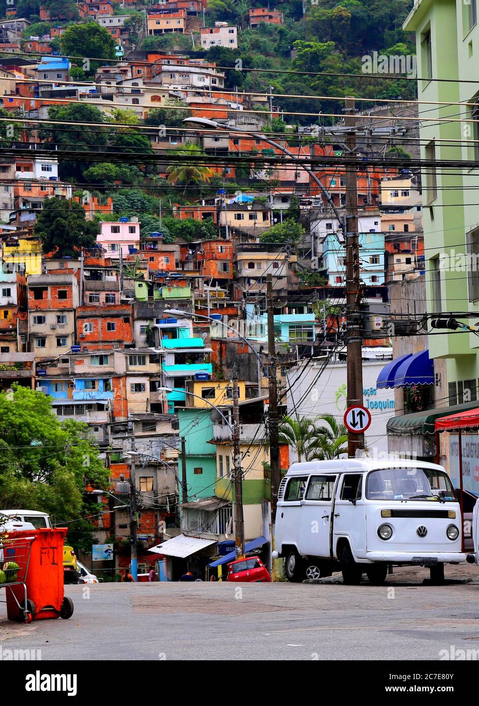 Favela brazil window Banque de photographies et d’images à haute ...