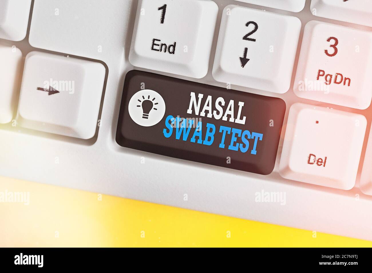 Symbole textuel montrant le test de l'écouvillon nasal. Texte photo d ...