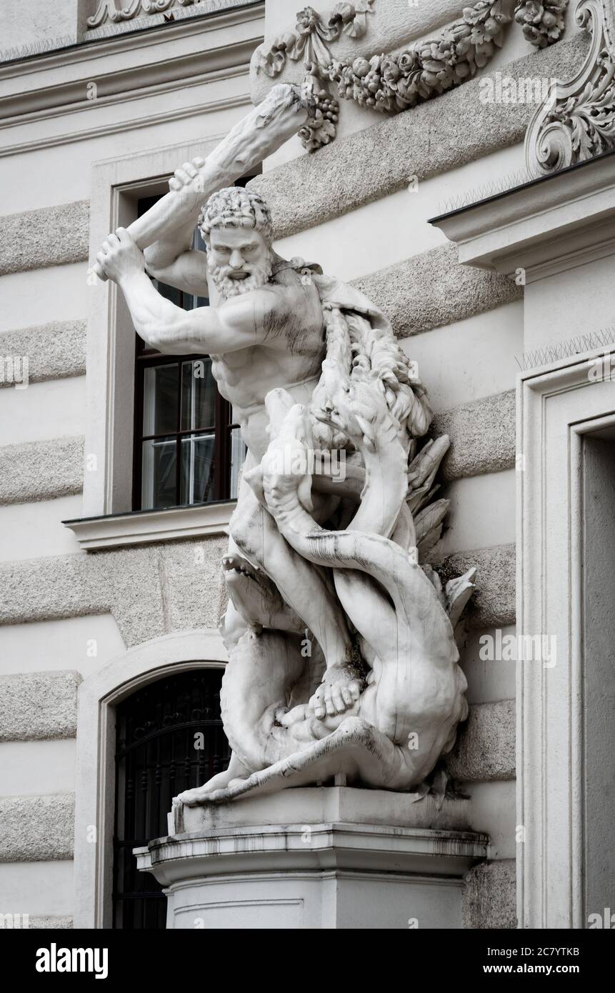 Heracles et hydre Banque de photographies et d’images à haute ...