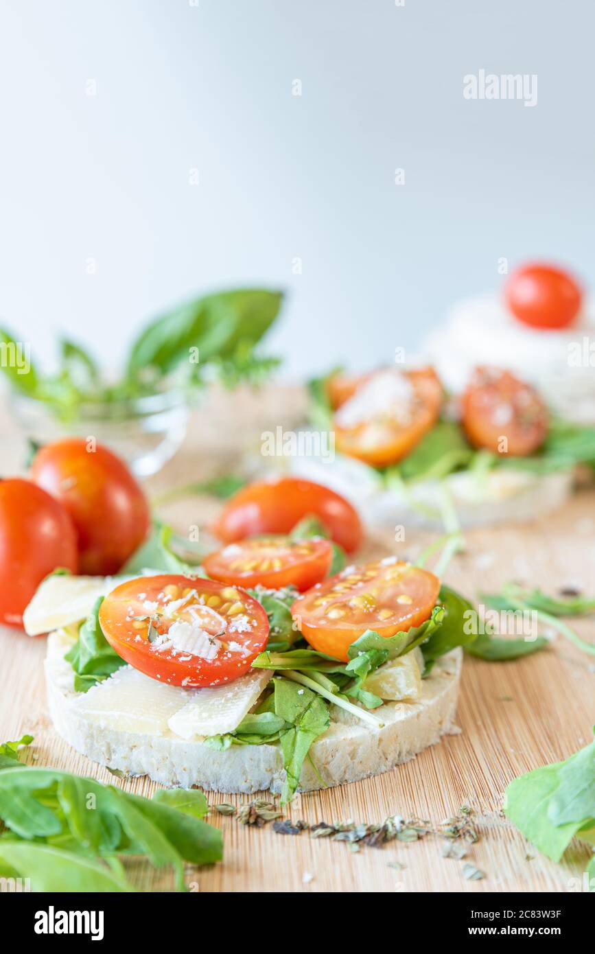 Craquelins de riz rouge Banque de photographies et d’images à haute ...