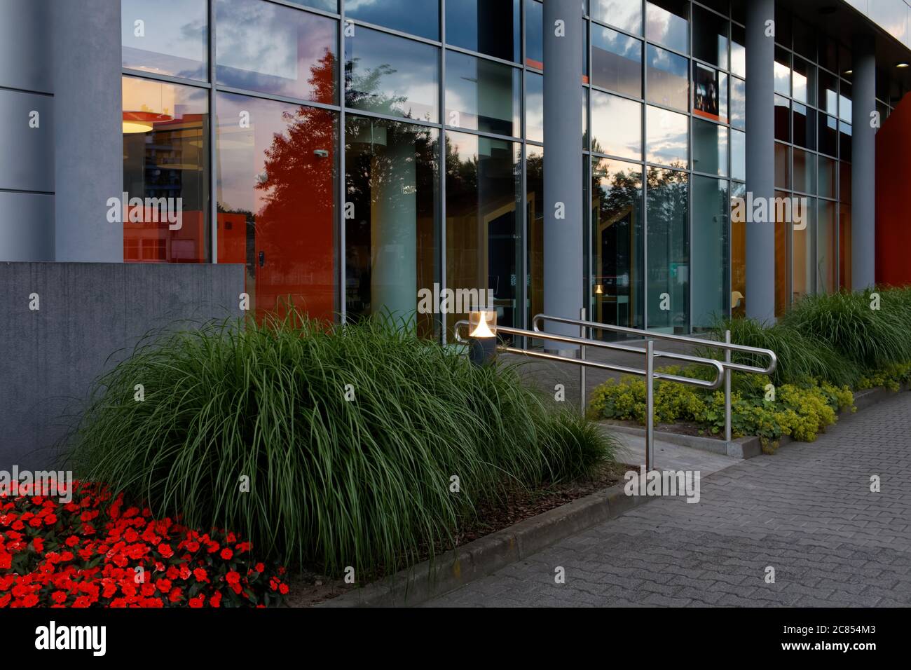 Ing Bank Logo Banque d'image et photos - Page 2 - Alamy