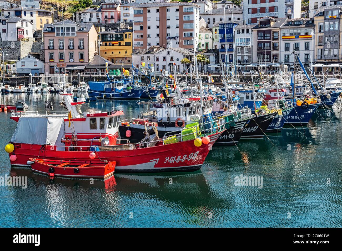 Port de pêche coloré. Luarca. Asturies. Luarca est bien connu pour sa ...