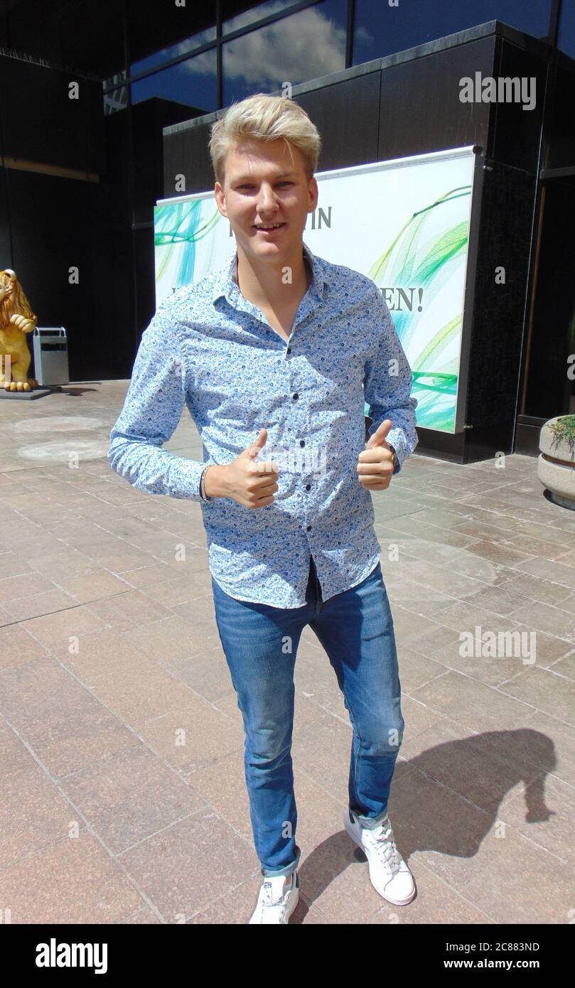 Robin leon Banque de photographies et d’images à haute résolution - Alamy