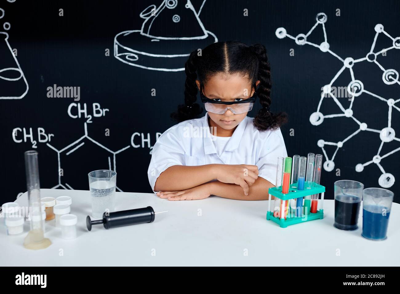 Enfant scientifique Banque de photographies et d’images à haute ...