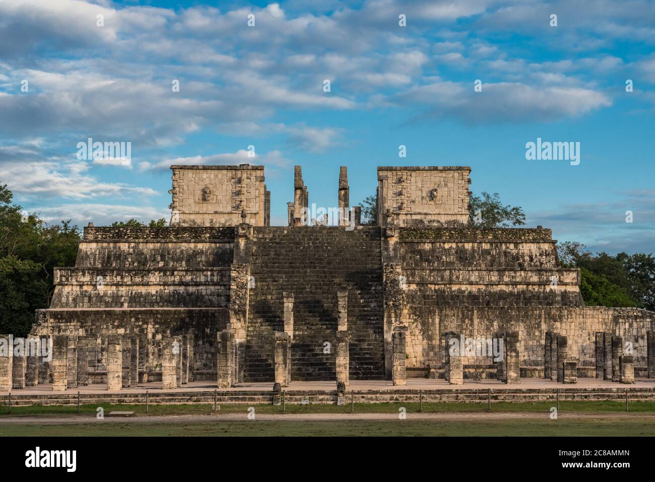 Chac mool statue at chichen itza Banque de photographies et d’images à ...