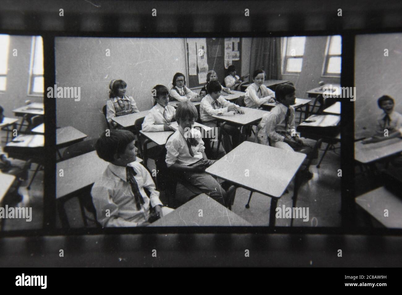 Fine 70s vintage contact Print photo noir et blanc d'une classe ...