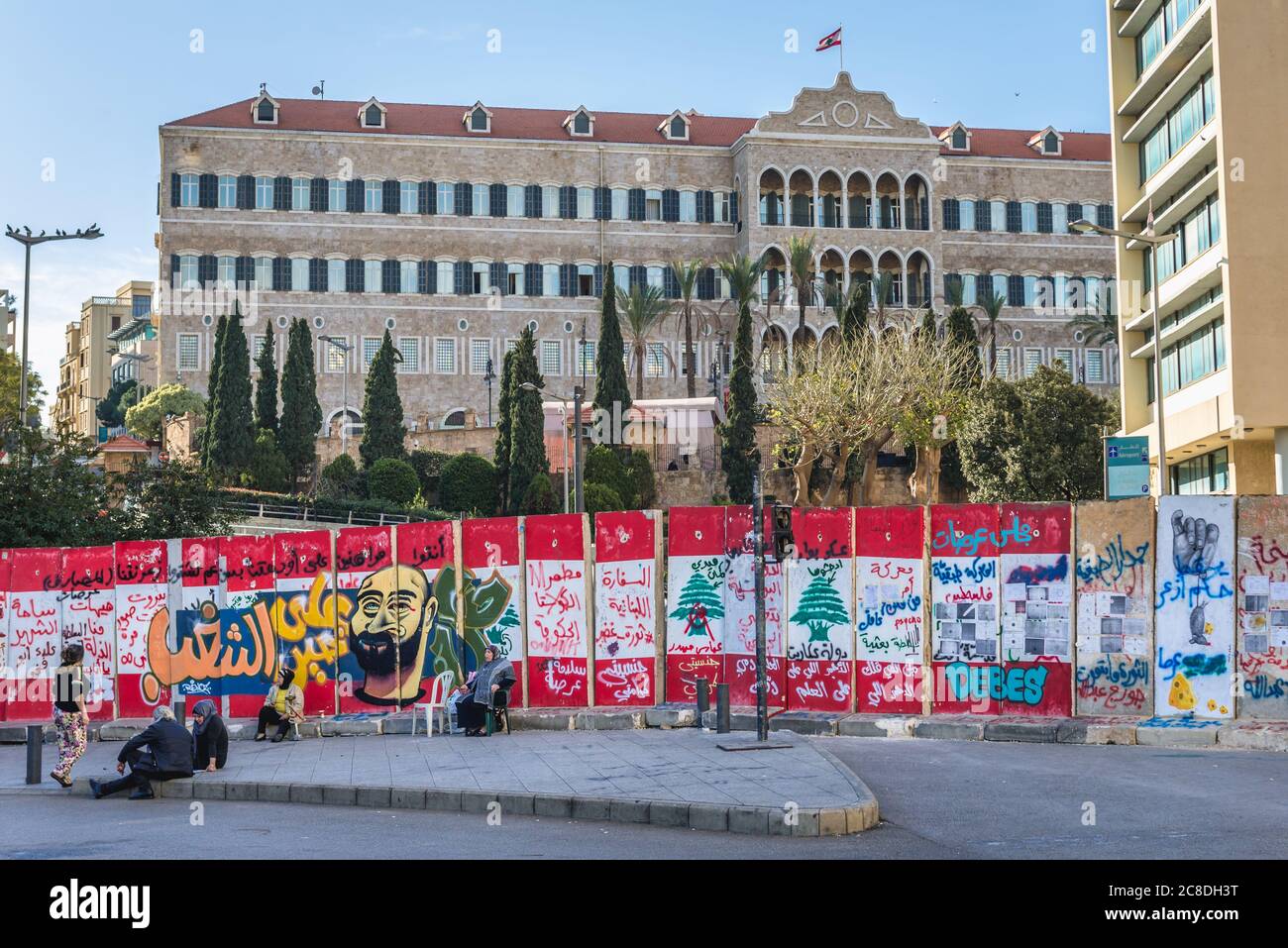 Barricade de rue autour du Grand Serail - Palais du Gouvernement parti ...