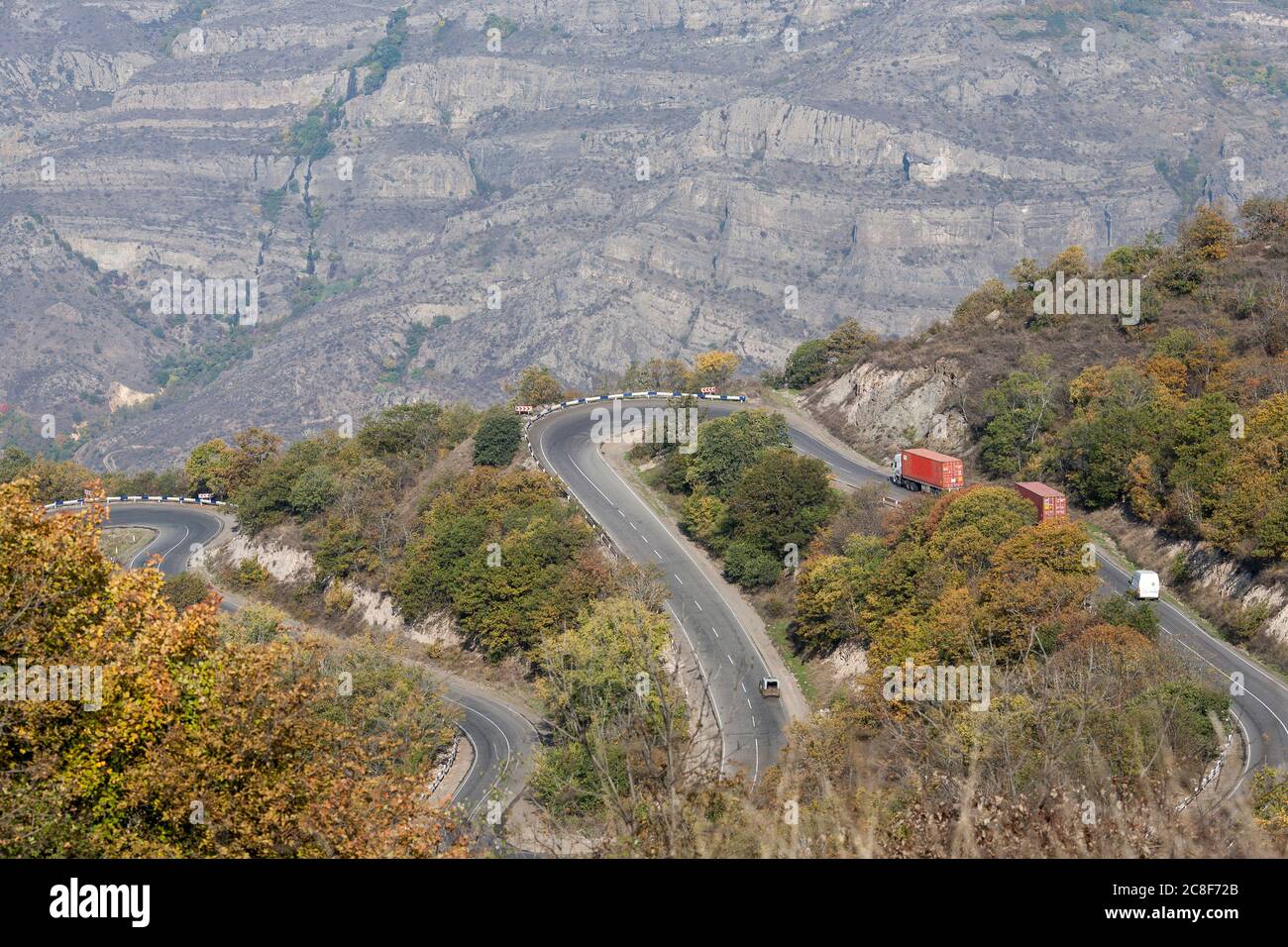 L'autoroute U2 ou M2, une importante route de camionnage terrestre, se ...