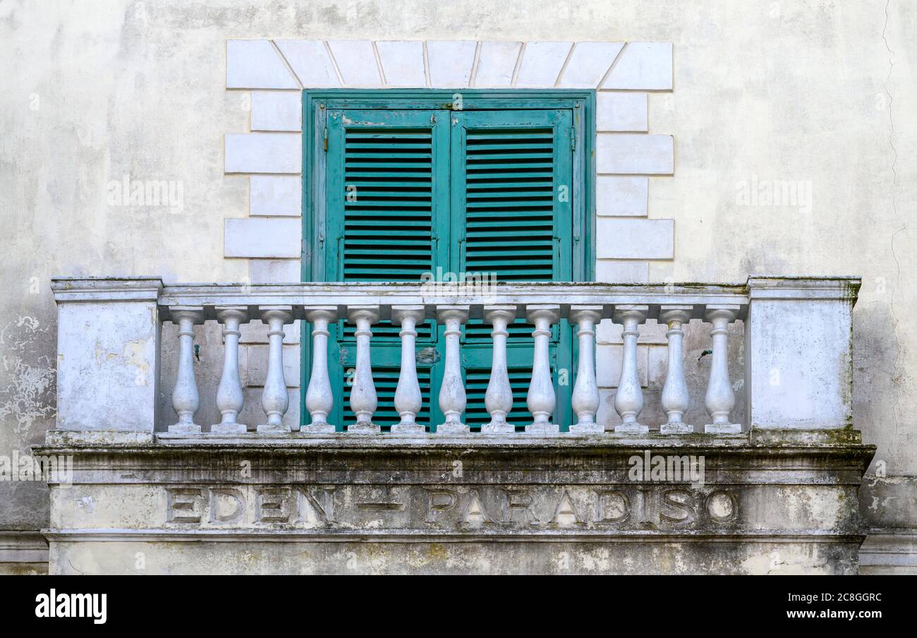 Balcon en pierre ancien Banque de photographies et d’images à haute ...