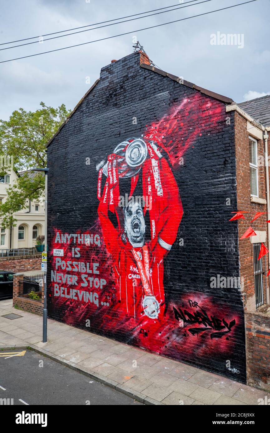 L'artiste MurWalls crée une fresque Jordan Henderson sur Sybil Road ...