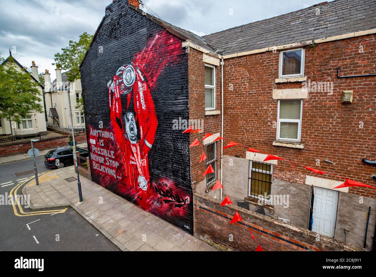 L'artiste MurWalls crée une fresque Jordan Henderson sur Sybil Road ...