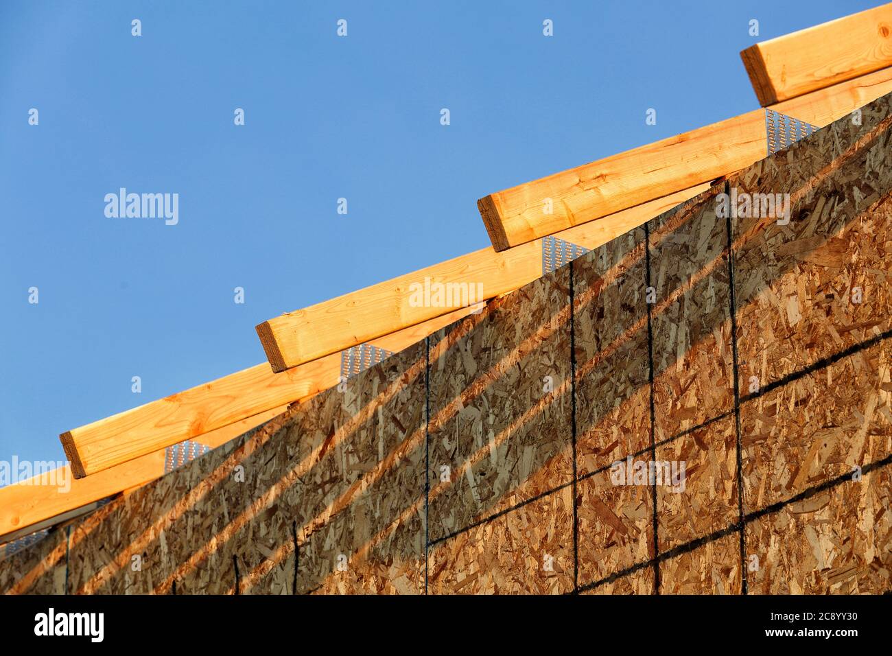 Un bâtiment résidentiel construit en stickbuilt avec une structure de ...