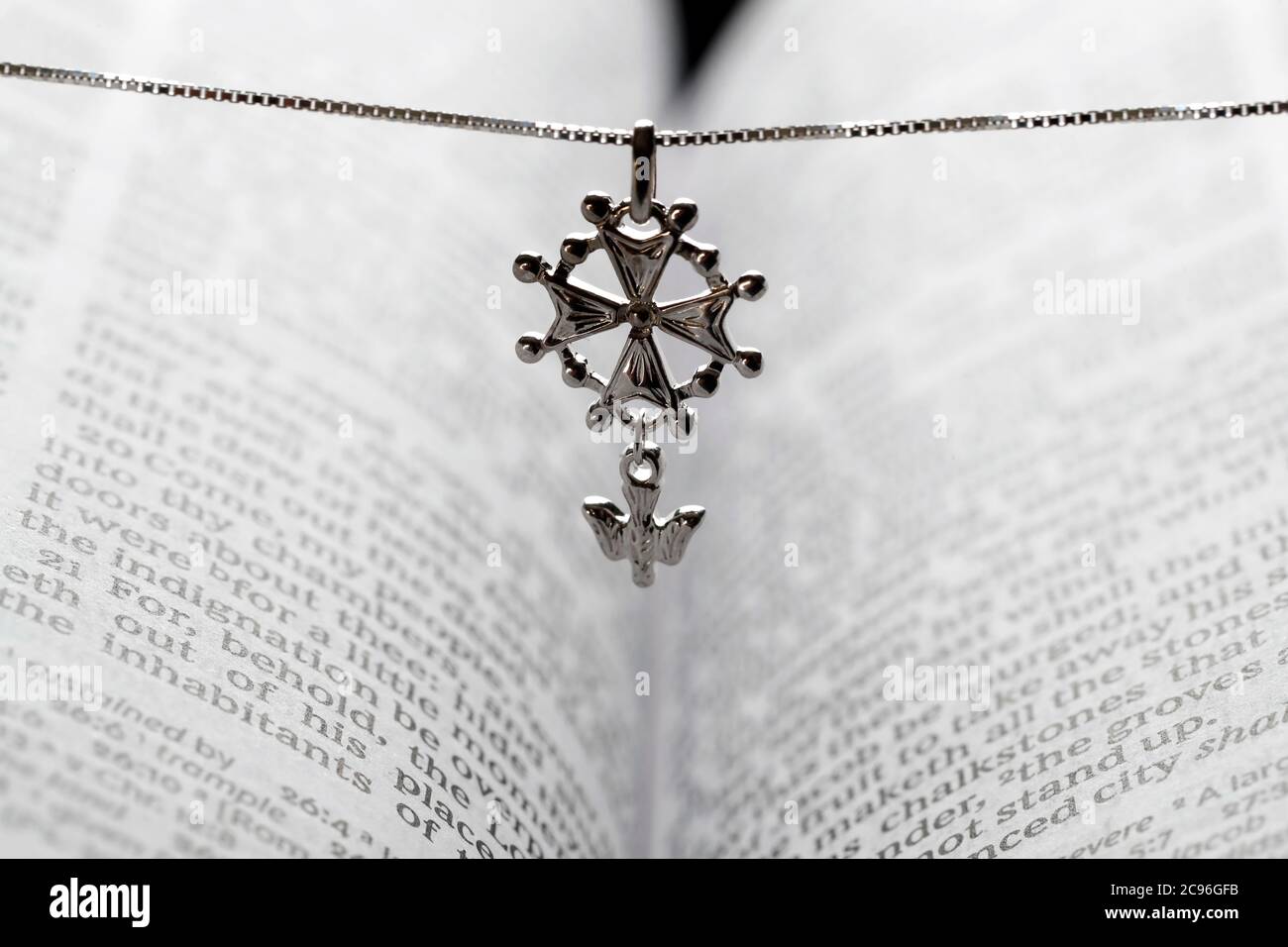 Croix protestante Banque de photographies et d’images à haute ...