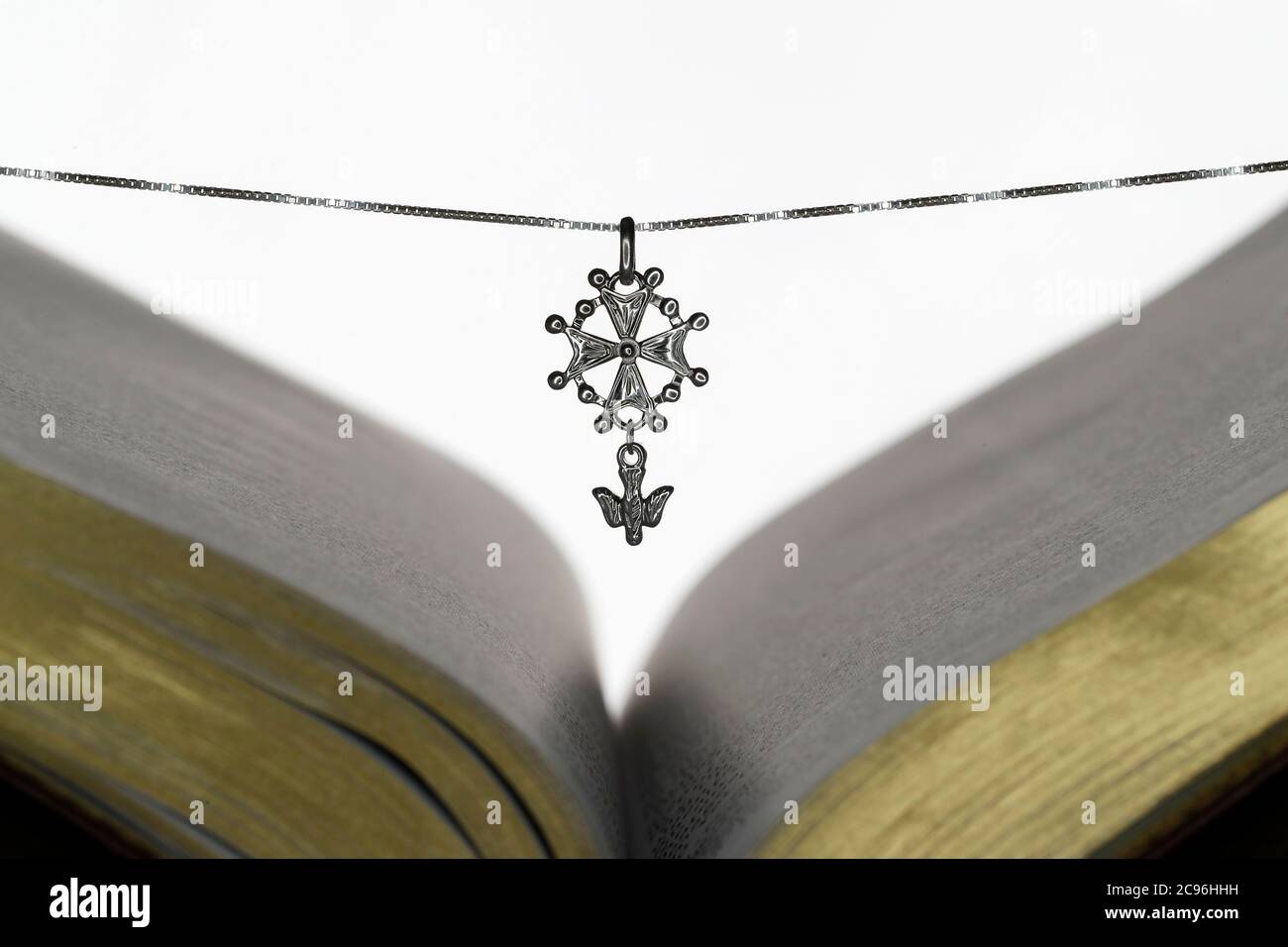 Croix protestante Banque de photographies et d’images à haute ...