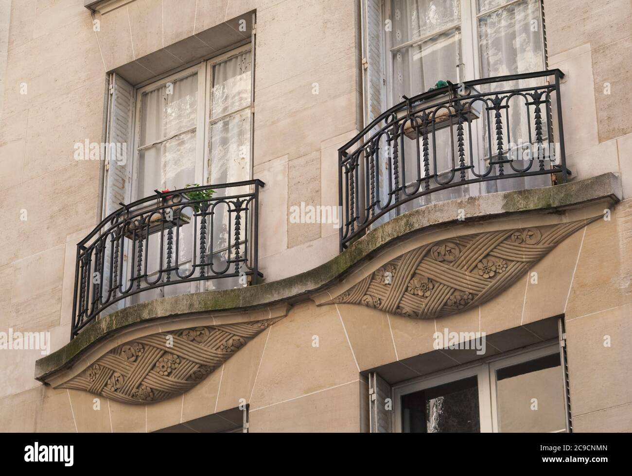 Balcons paris Banque de photographies et d’images à haute résolution ...