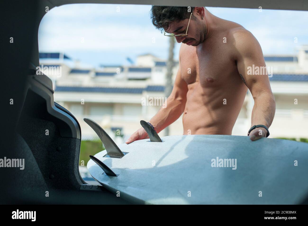 Muscle man Banque de photographies et d’images à haute résolution - Alamy