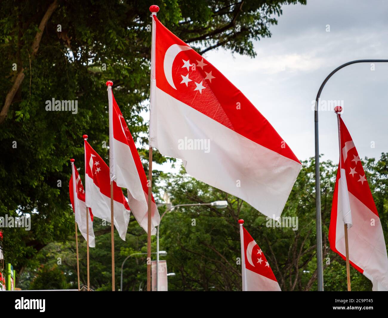 Singapore national flag Banque de photographies et d’images à haute ...
