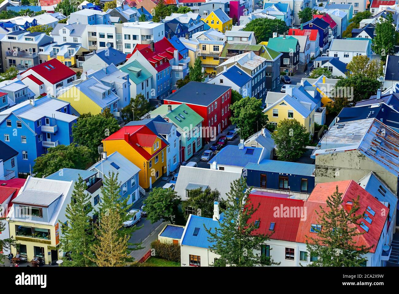 Maisons Rouge Vert Jaune Et Bleu Banque d'image et photos - Alamy