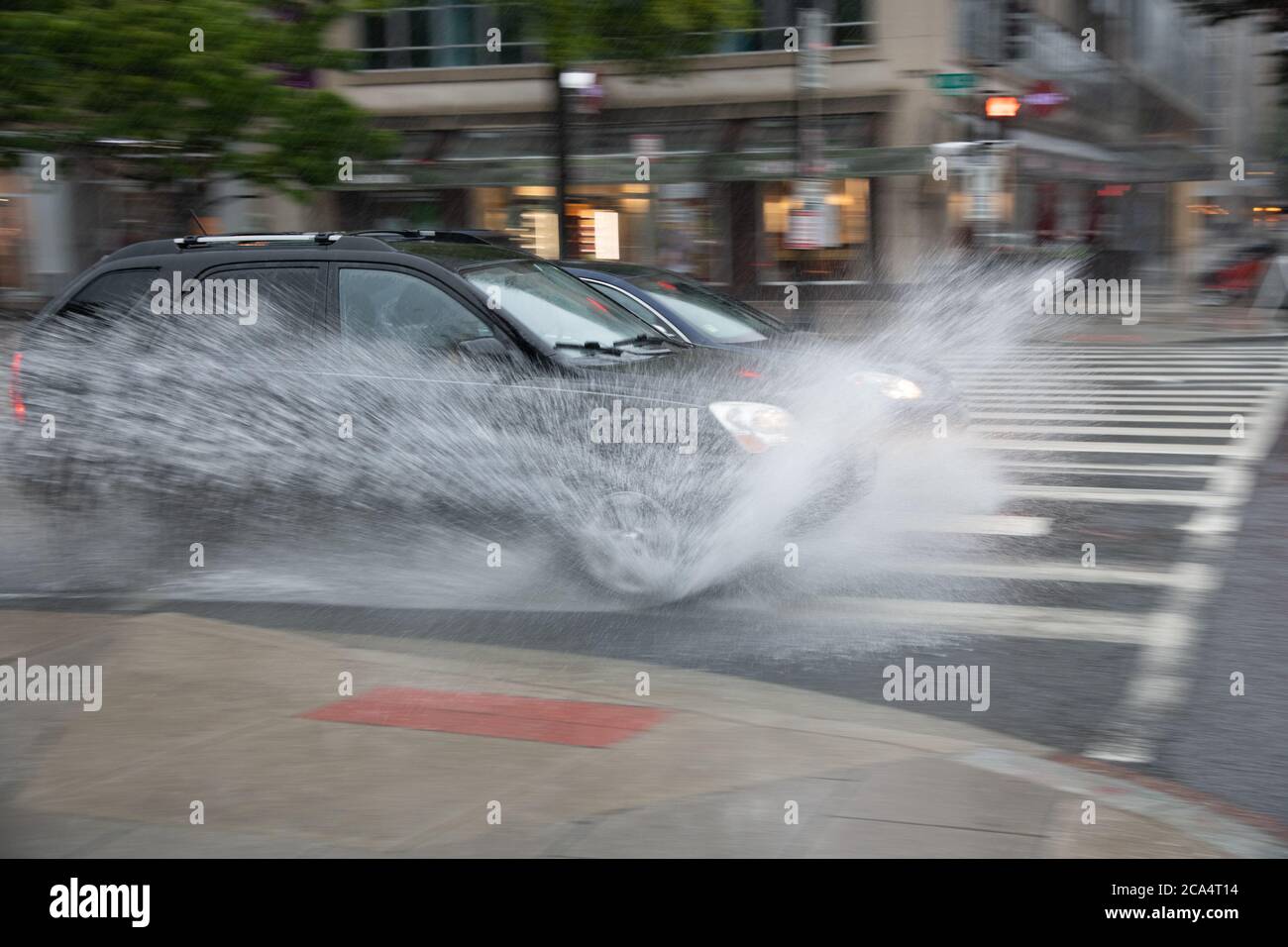 Washington, États-Unis. 04e août 2020. Une voiture fait une ...