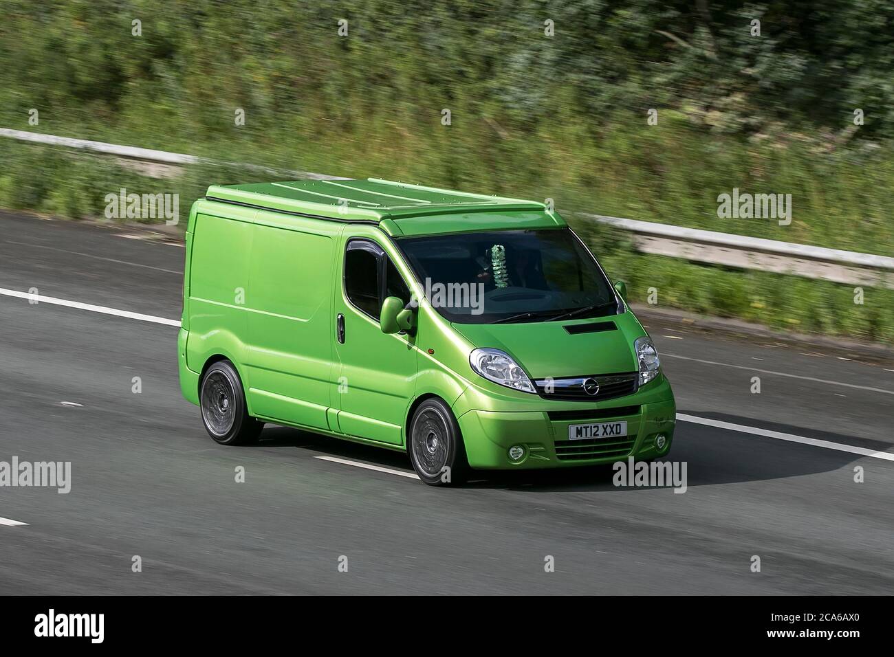 Fourgon lcv vert Banque de photographies et d’images à haute résolution ...