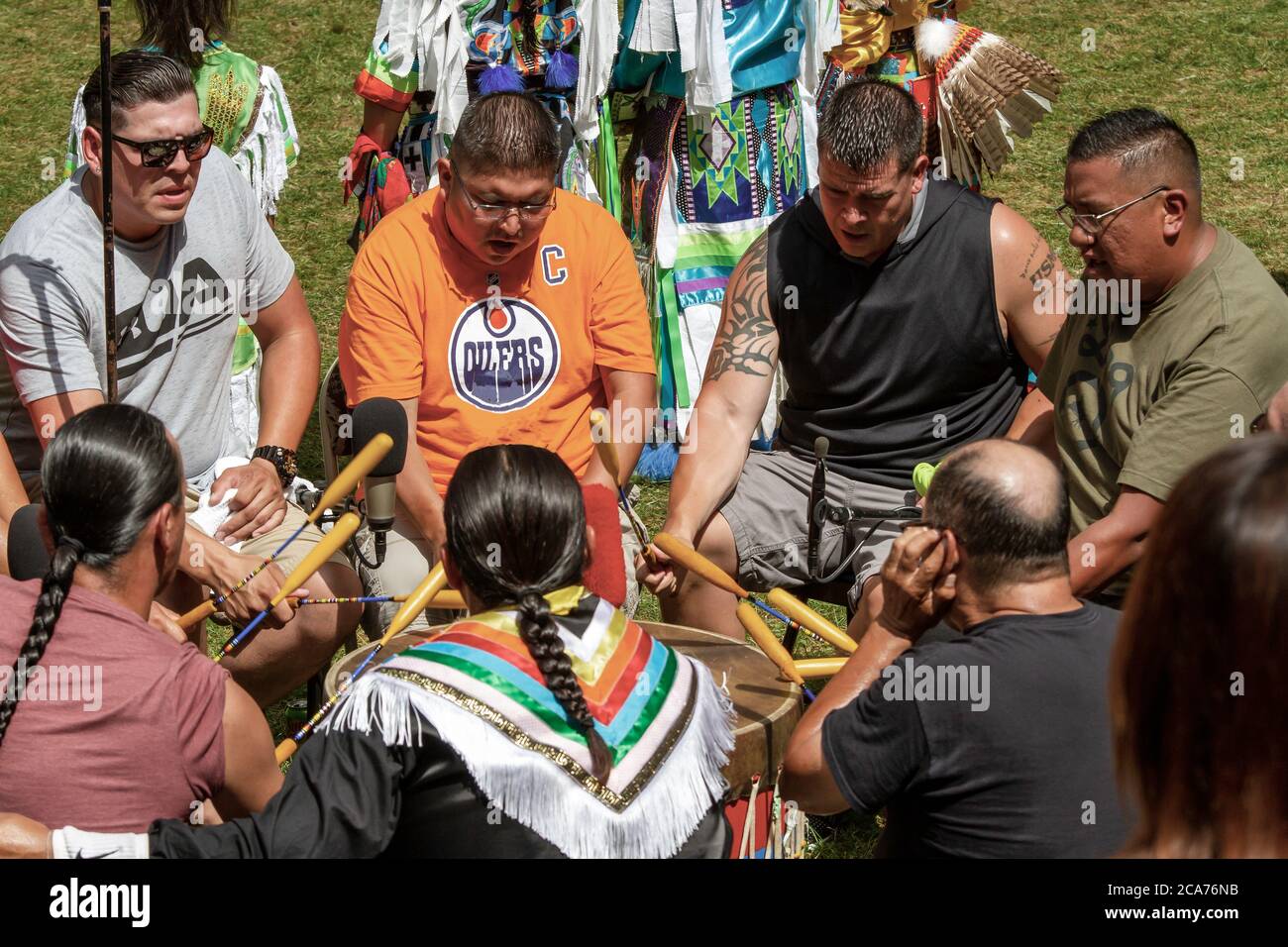Tambour de cérémonie autochtone Banque de photographies et d’images à ...