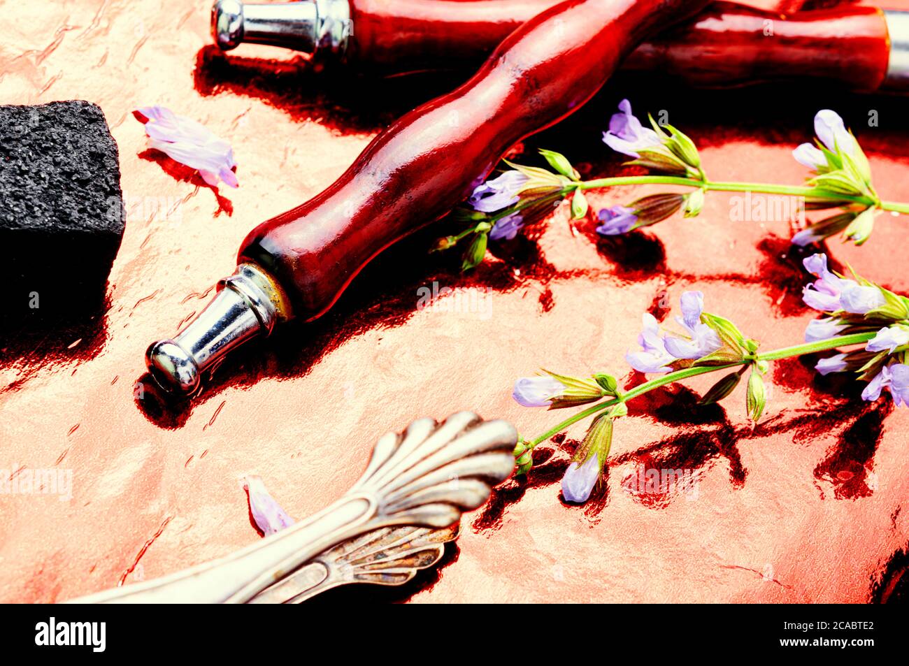 Détails d'une chicha.Hookah fumeur sur les herbes. Tabac au narguilé ...