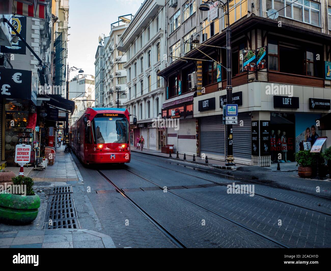 Tramway rouge traditionnel Banque de photographies et d’images à haute ...