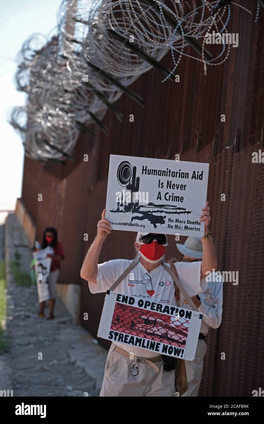 Nogales, Arizona, États-Unis. 6 août 2020. Des membres de l'Initiative ...