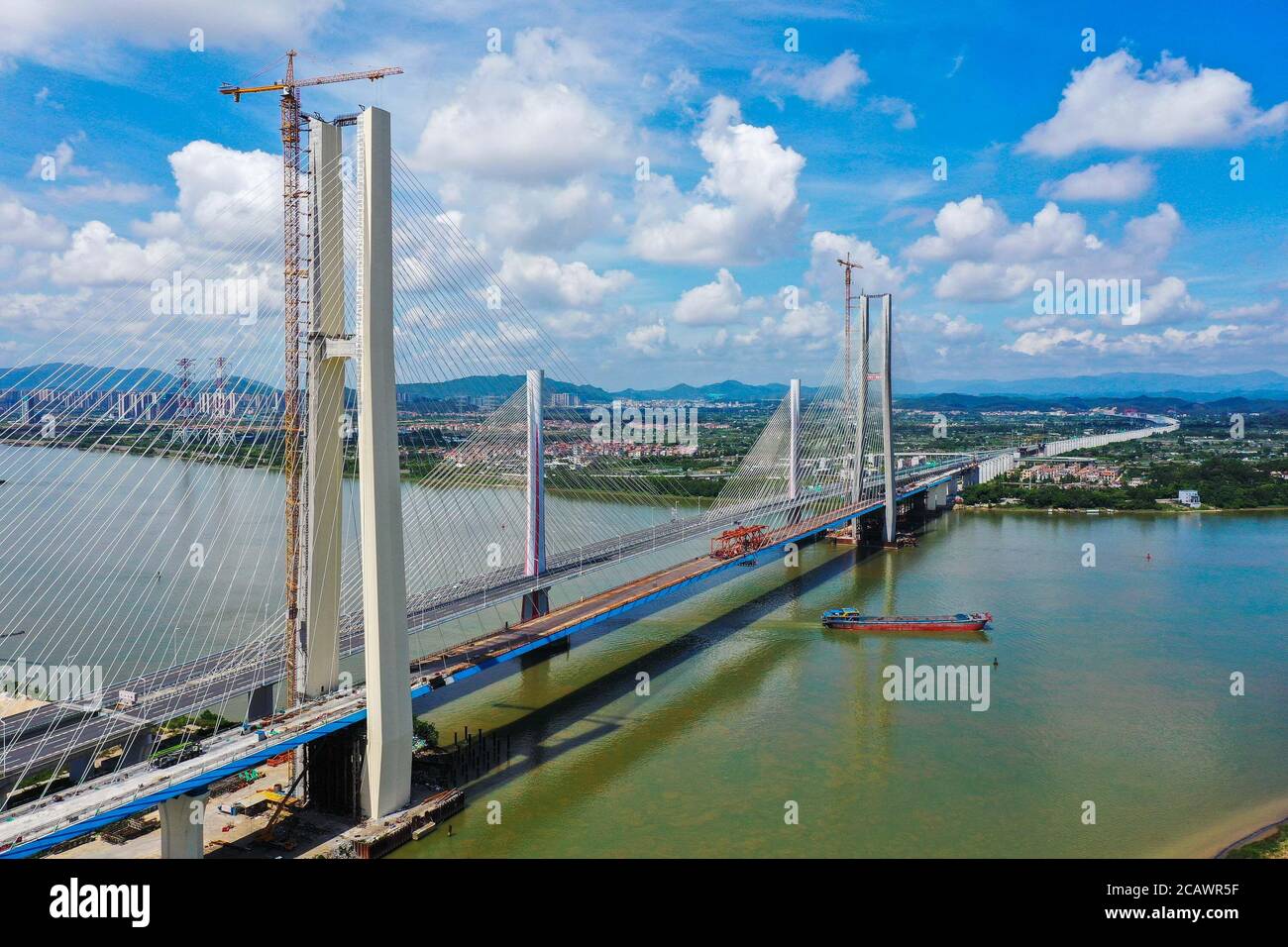 Pont de poutre caisson en acier Banque de photographies et d’images à ...