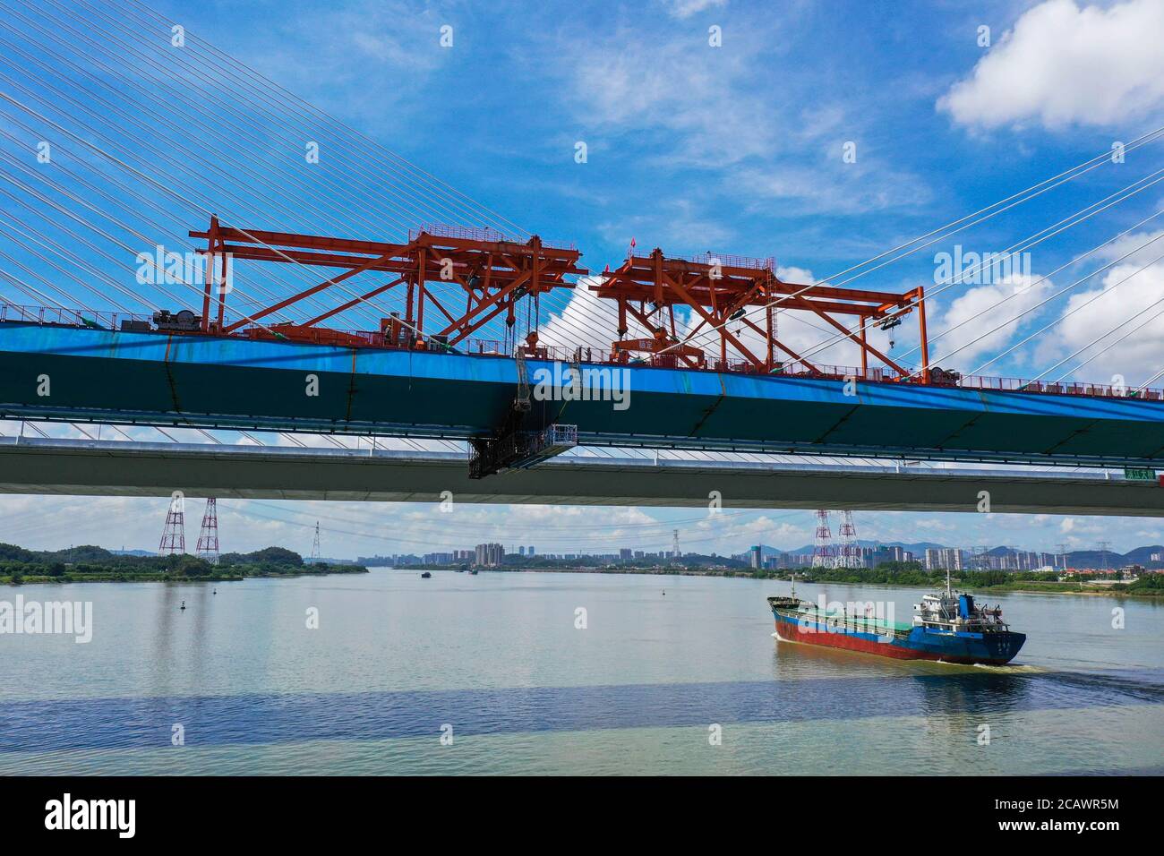 Pont de poutre caisson en acier Banque de photographies et d’images à ...