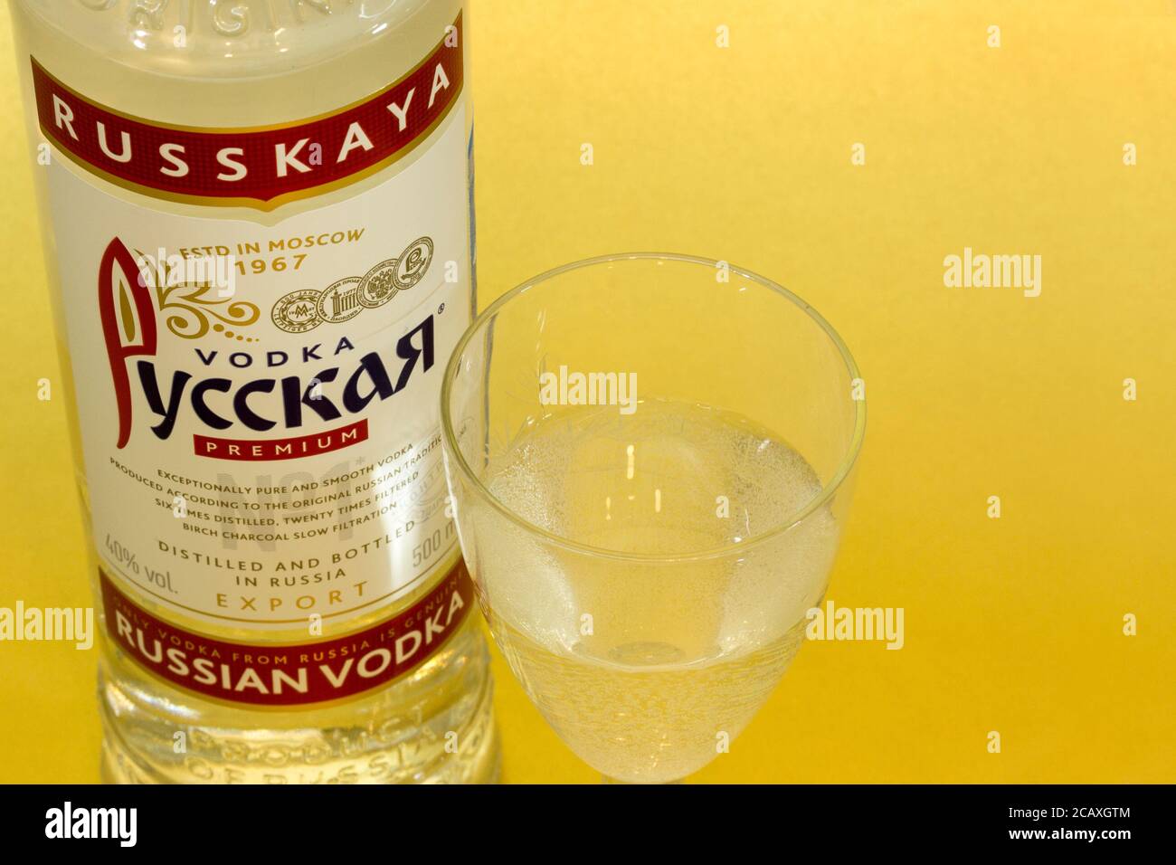 Russian vodka bottle Banque de photographies et d’images à haute ...