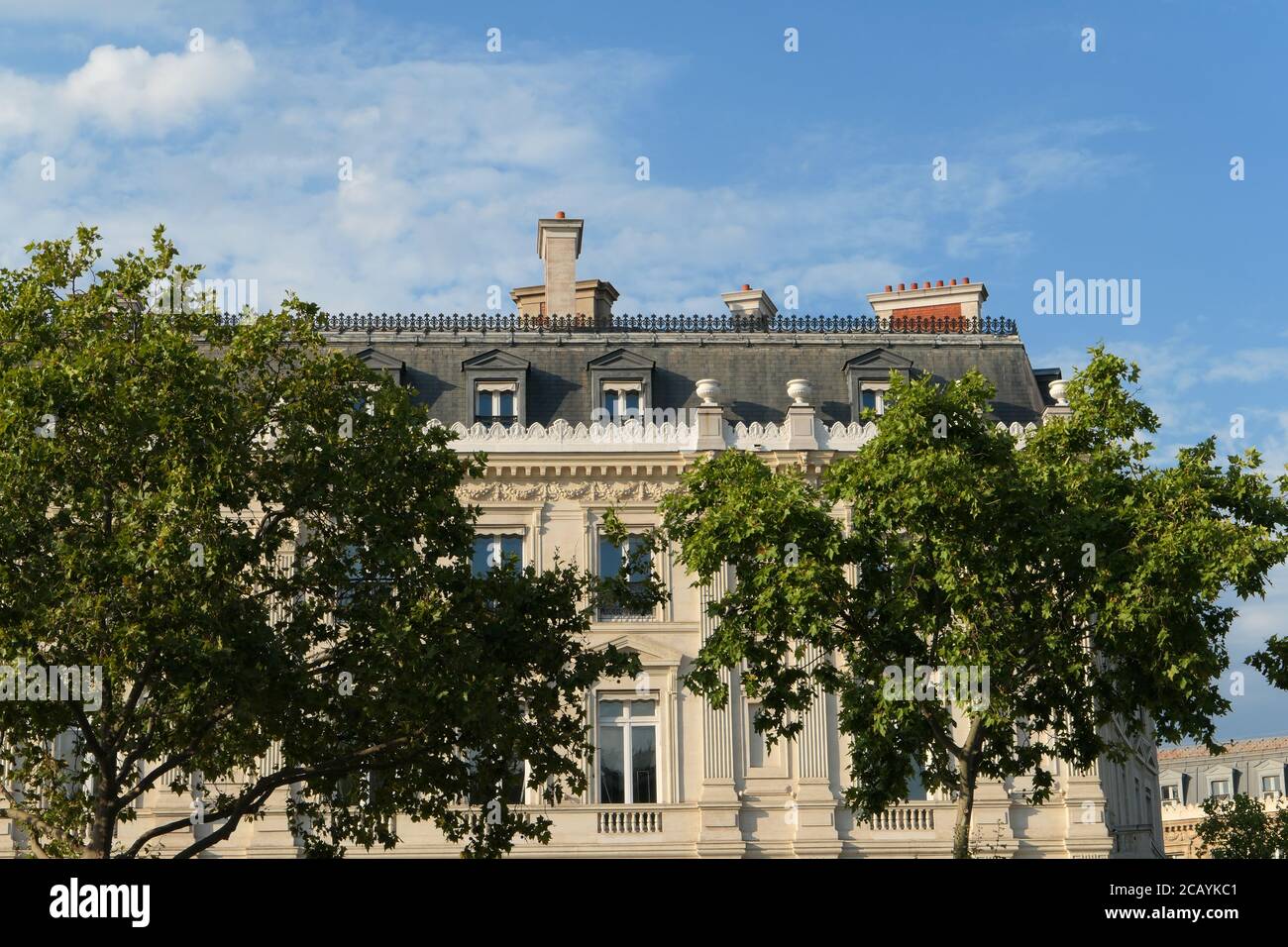 Toit haussmannien Banque de photographies et d’images à haute ...