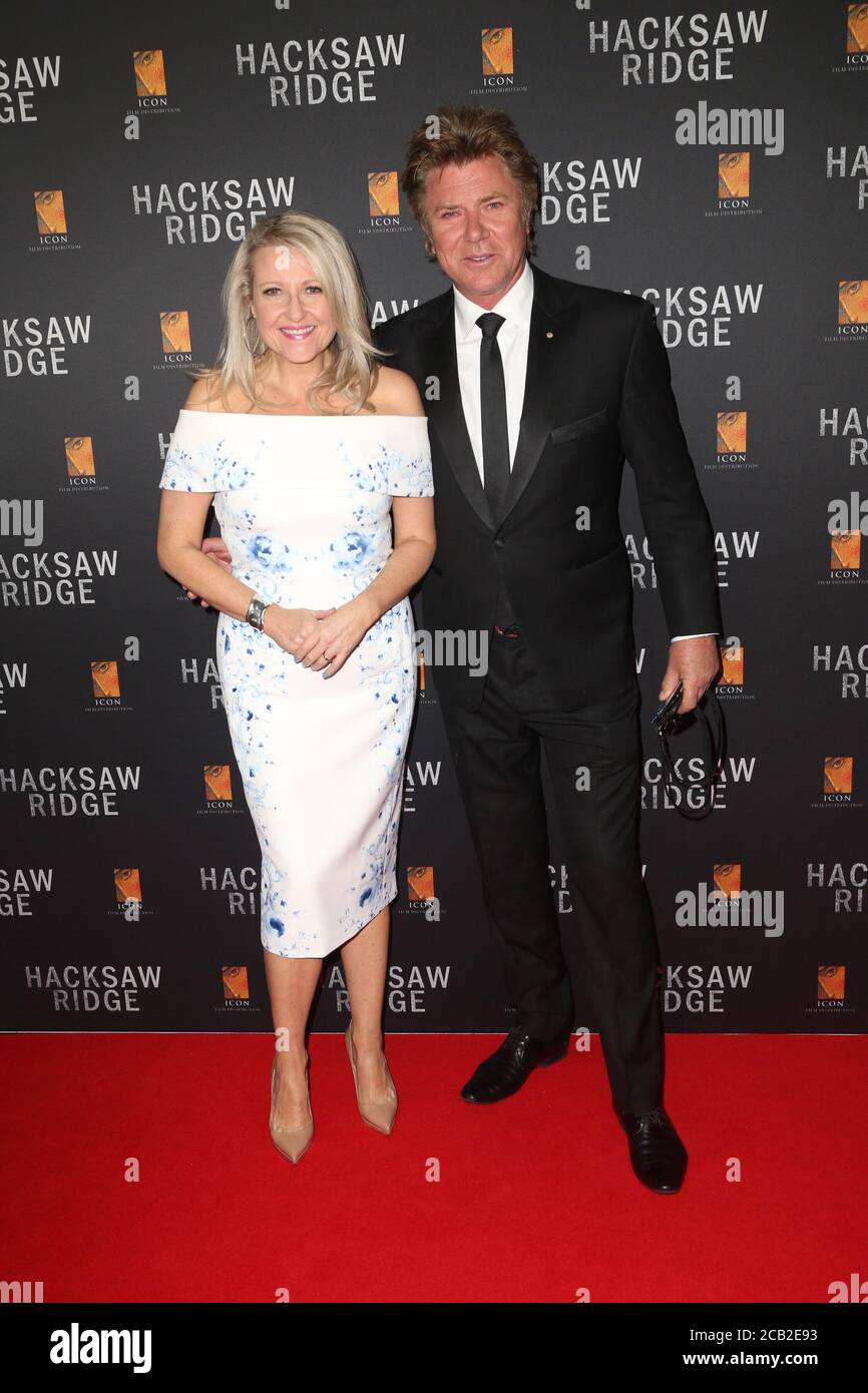 Angela Bishop et Richard Wilkins arrivent sur le tapis rouge pour la ...