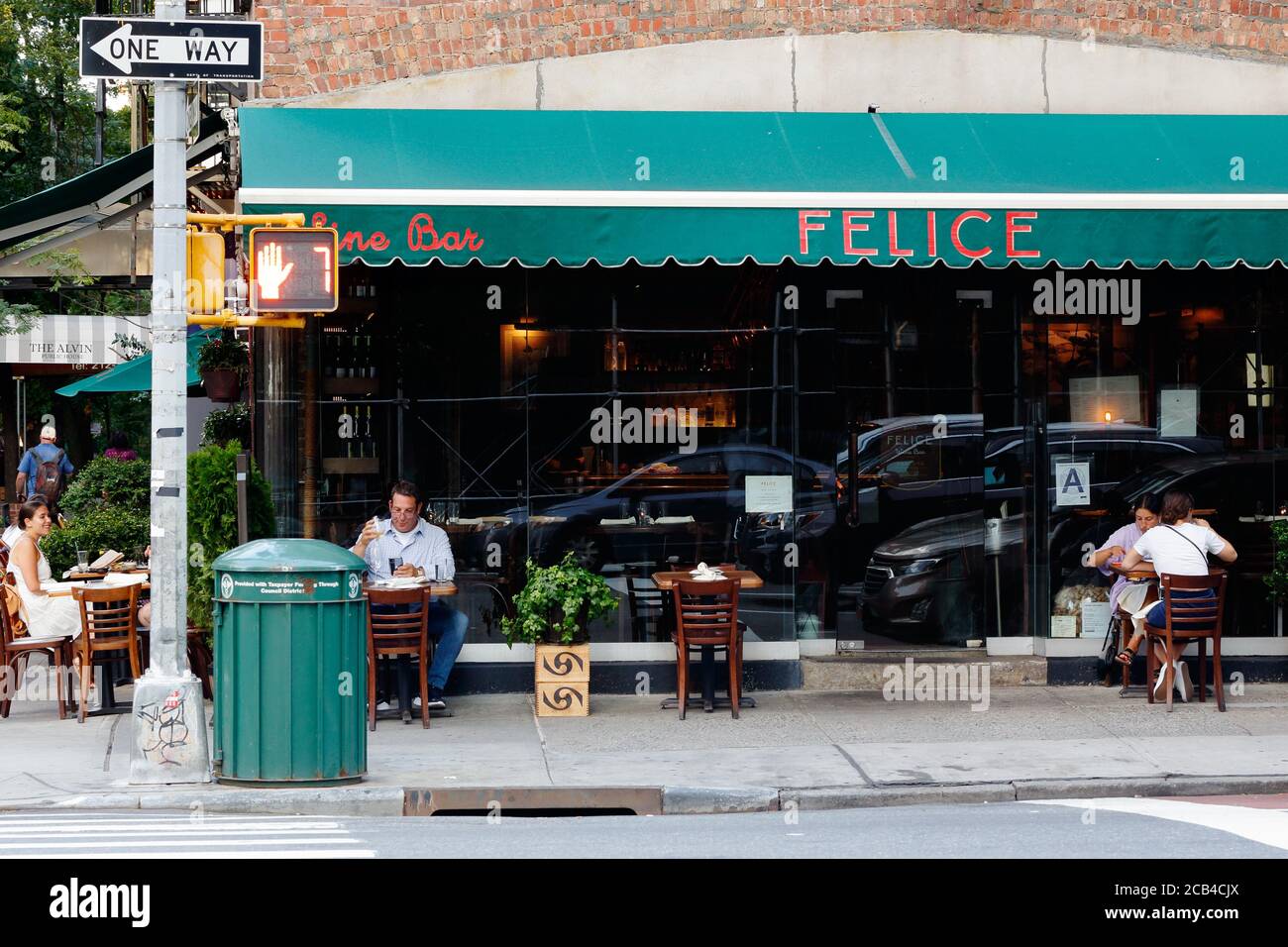 Upper east side new york cafe Banque de photographies et d’images à haute résolution - Alamy