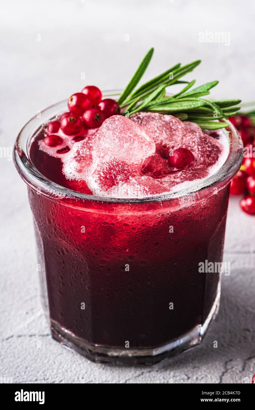 Glace fraîche cocktail de fruits frais en verre, rafraîchissement de ...