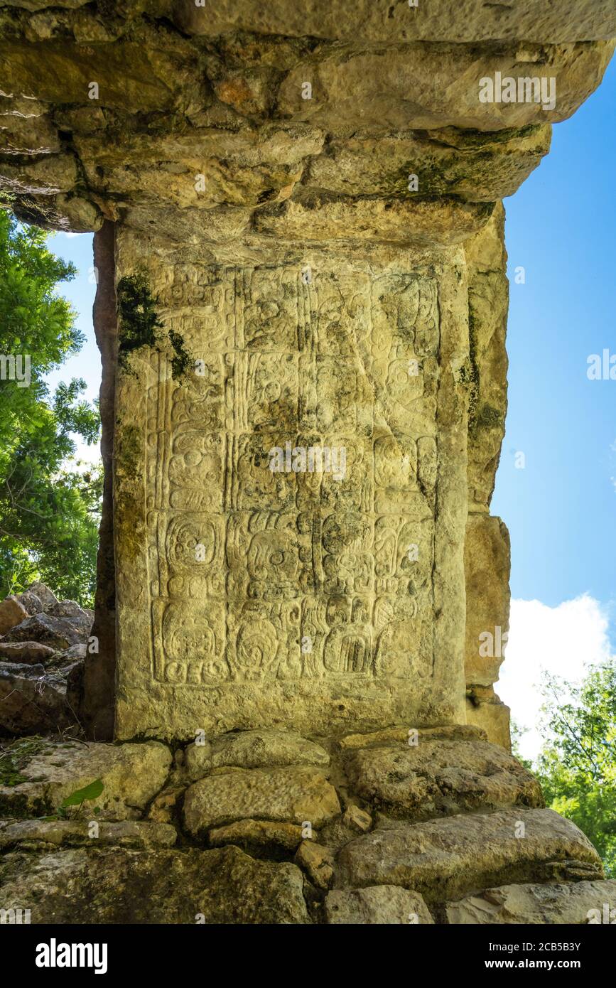 Calcaire maya linteau yaxchilan Banque de photographies et d’images à ...