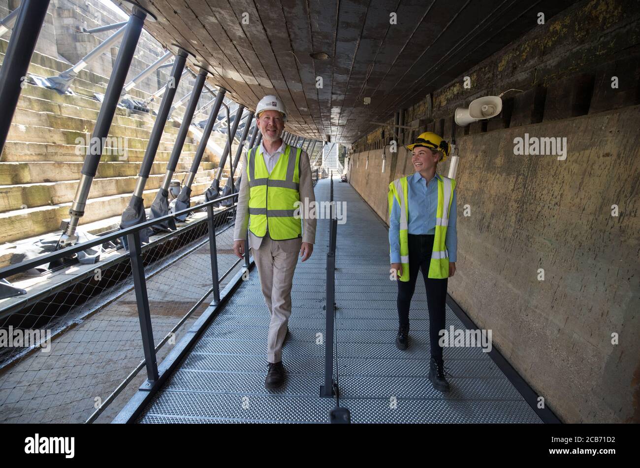 Lucy kirkby right et matthew sheldon, apprenti de bae systems Banque de ... Lucy kirkby right et matthew sheldon, apprenti de bae systems Banque de ...