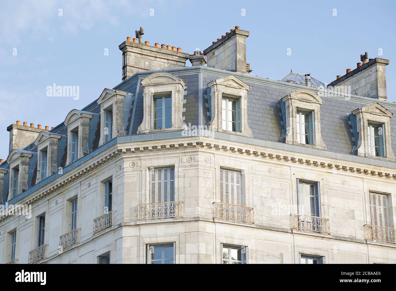 Façade typique d'un bâtiment traditionnel de Bayonne, France Photo ...