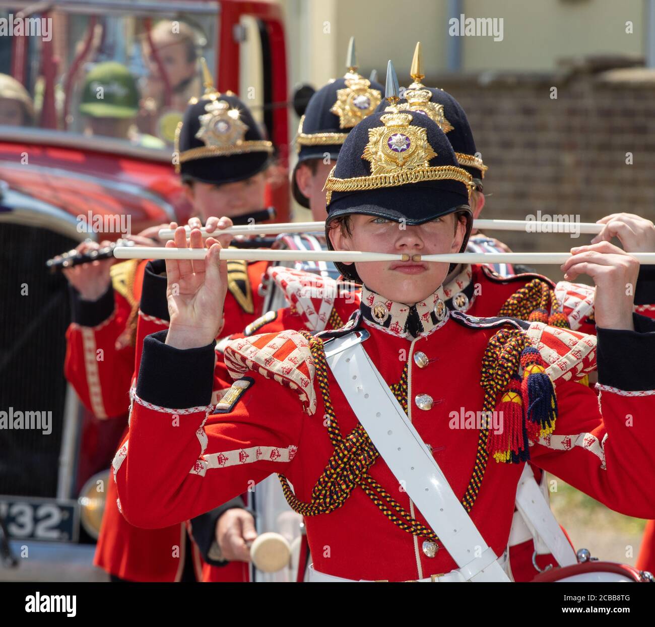 Groupe de marche militaire traditionnel au défilé de gala de Framingham ...