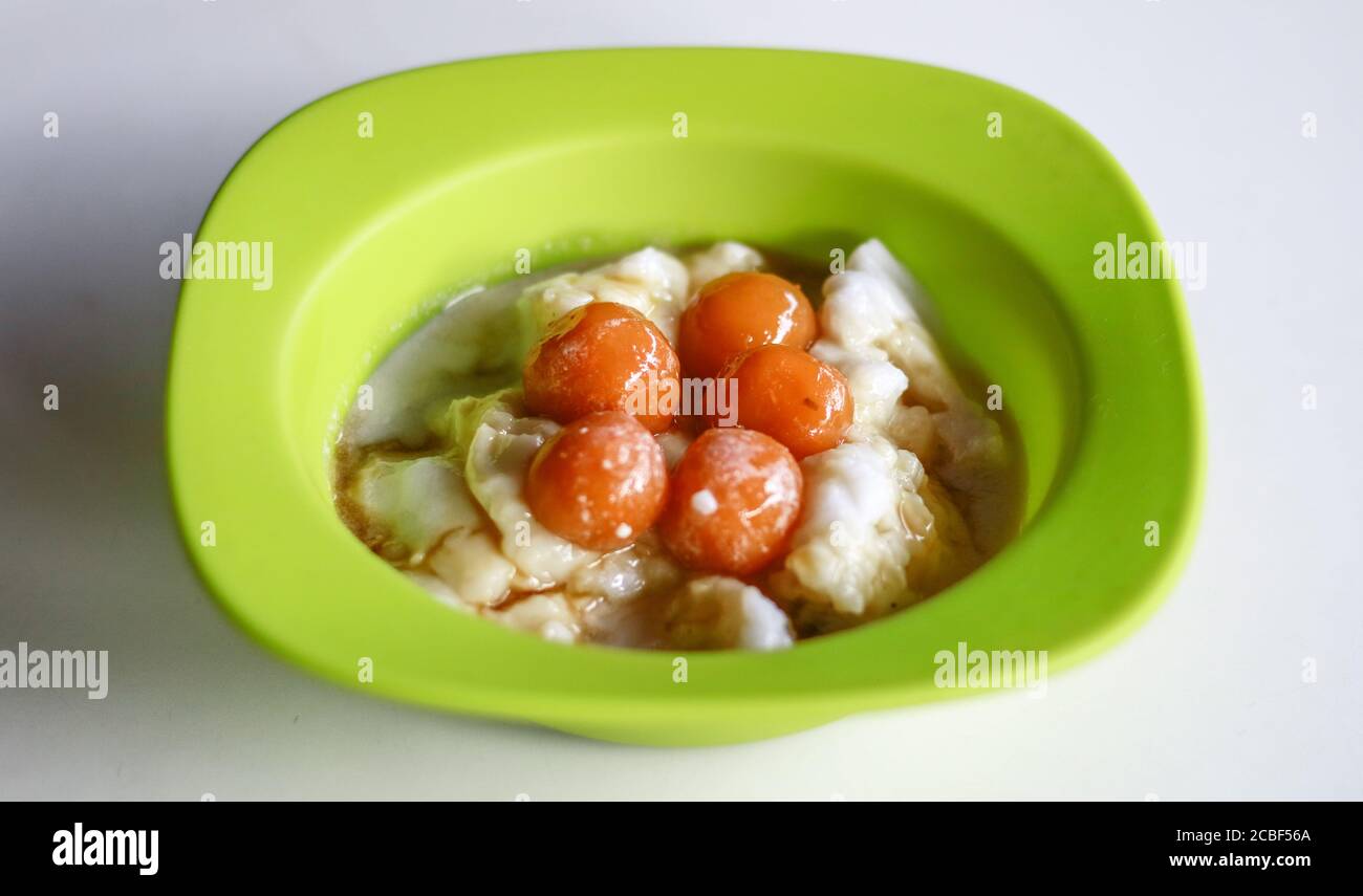 Somme Bubur sur fond blanc. Bubur Sum sum est un dessert indonésien ...