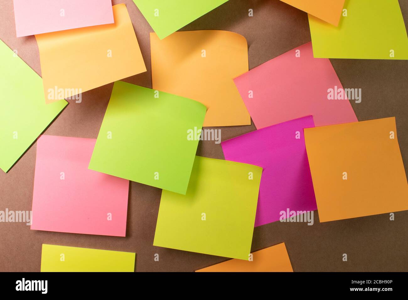 Notes autocollantes colorées Banque de photographies et d’images à ...