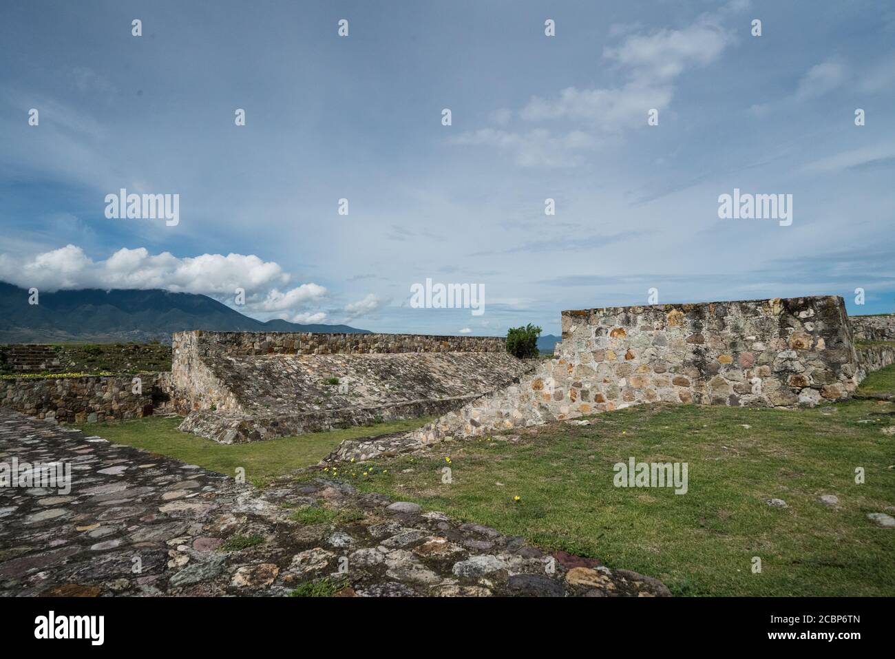 Le terrain de balle des ruines de Zapotec de Yagul est le plus grand ...